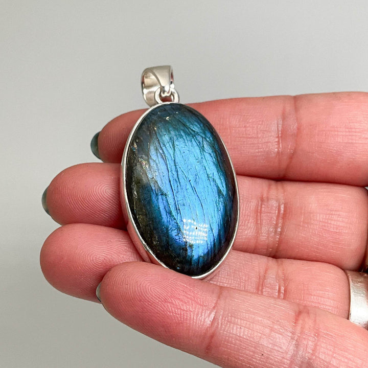 Labradorite – Rocks and Gems Canada