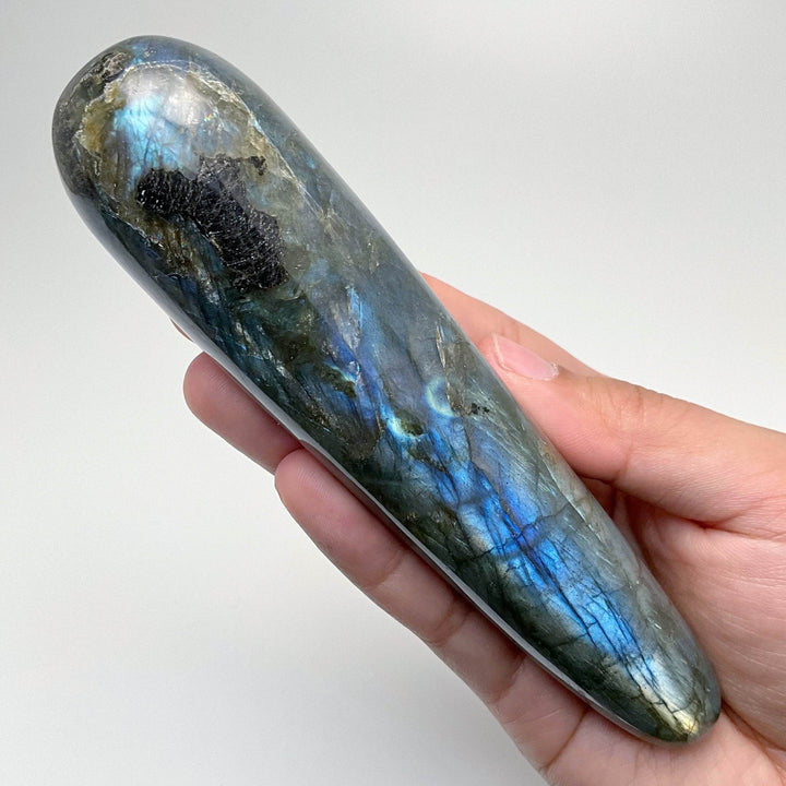 Labradorite – Rocks and Gems Canada