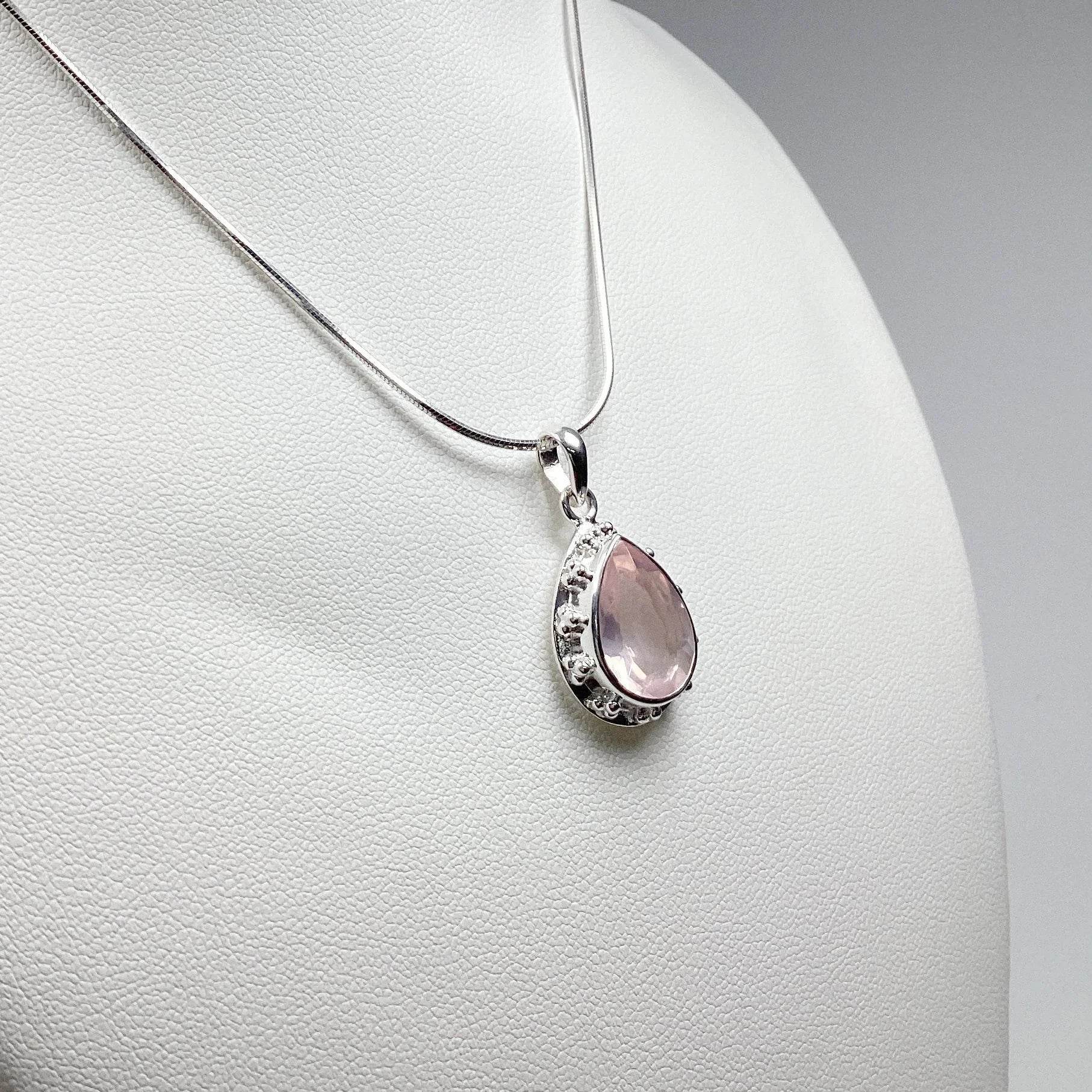 Rose quartz rose pendant store